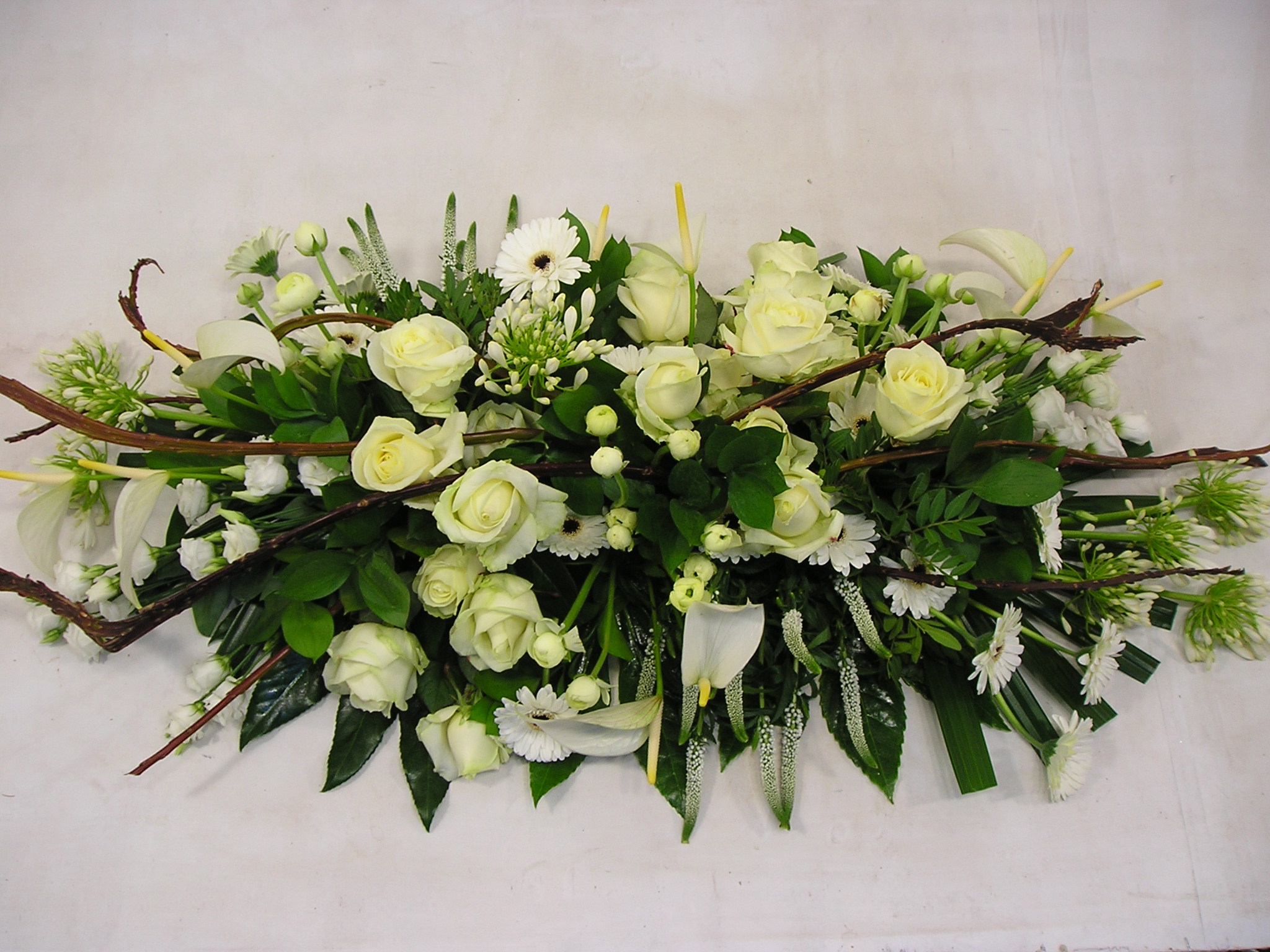 Rouwarrangement wit01 - Cor van Schie Cor van Schie